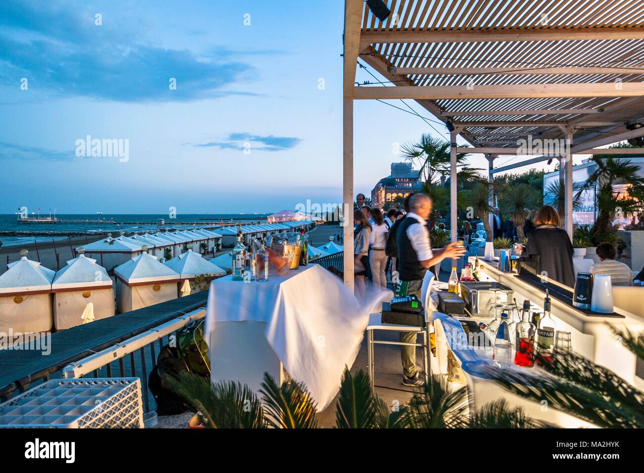 Lido beach bar venice hi-res stock photography and images - Alamy