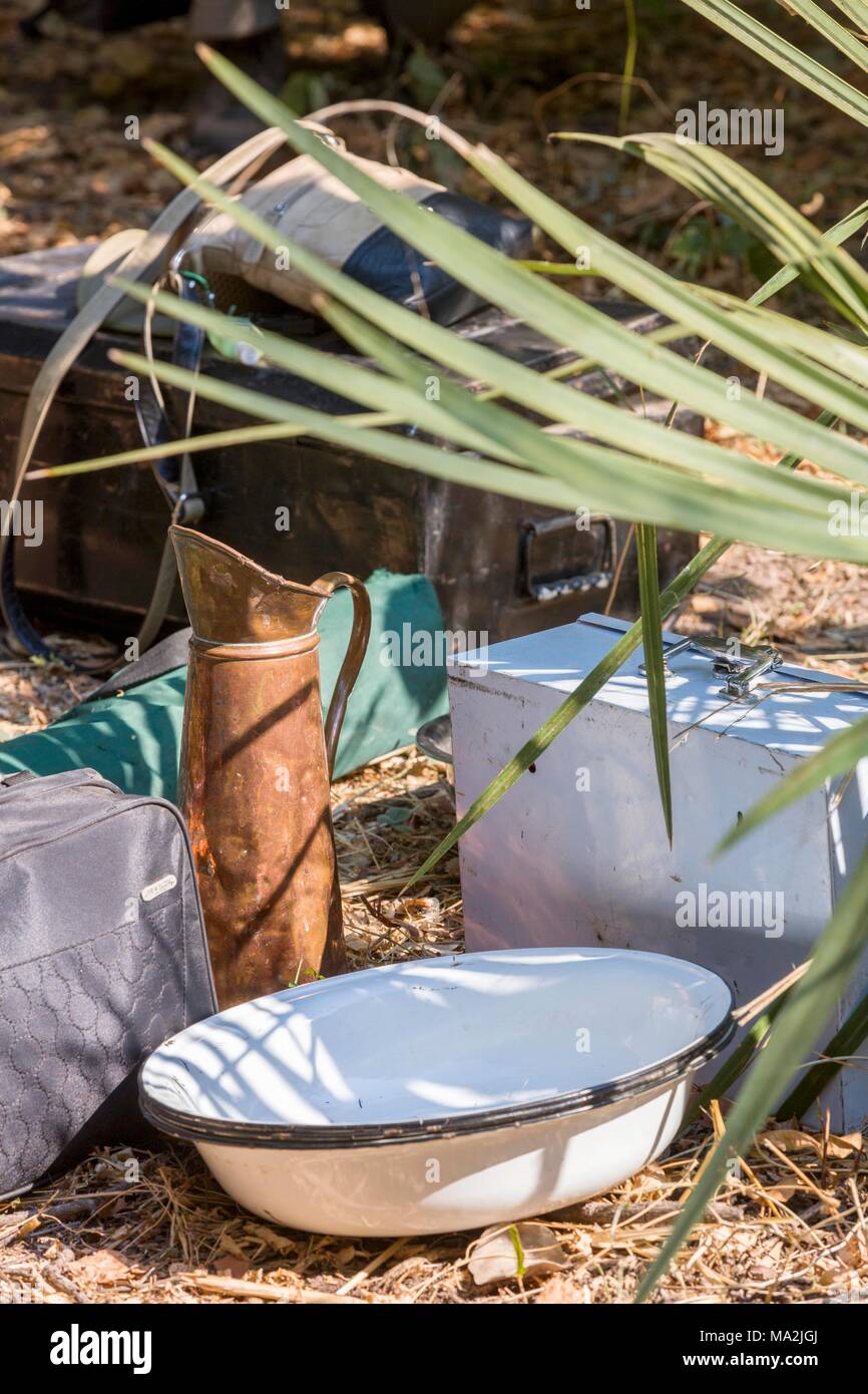 Washing utensils hi-res stock photography and images - Alamy