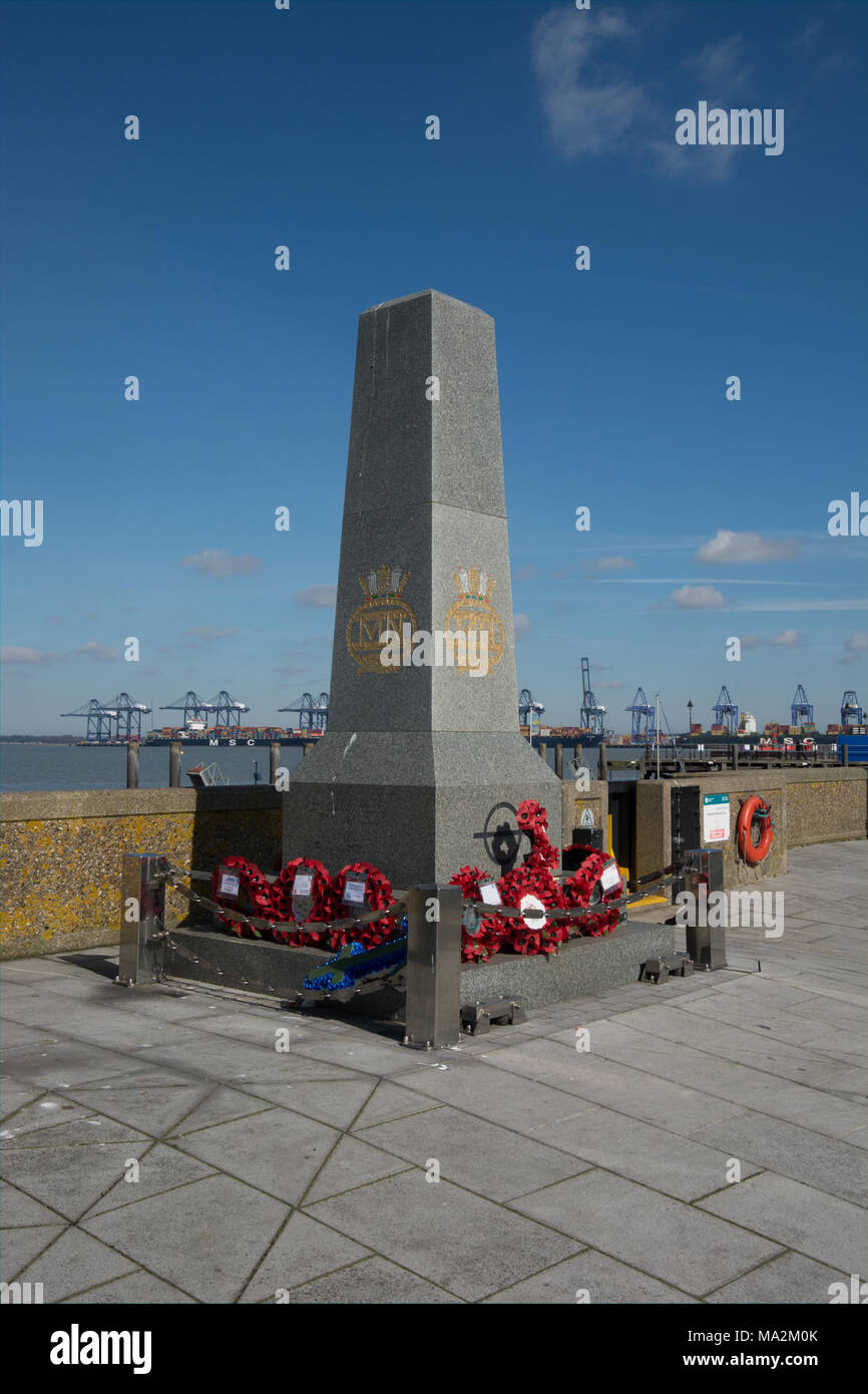 Merchant navy memorial with wreaths hi-res stock photography and images ...
