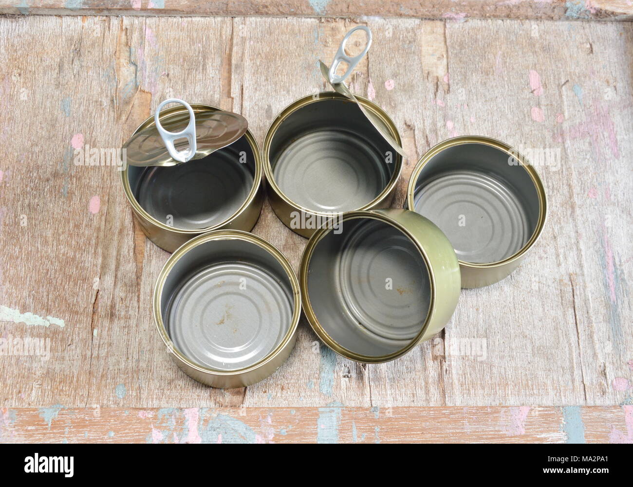 empty can on board Stock Photo - Alamy