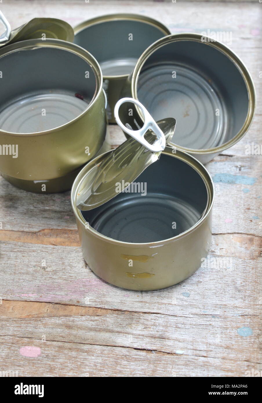 empty can on board Stock Photo - Alamy