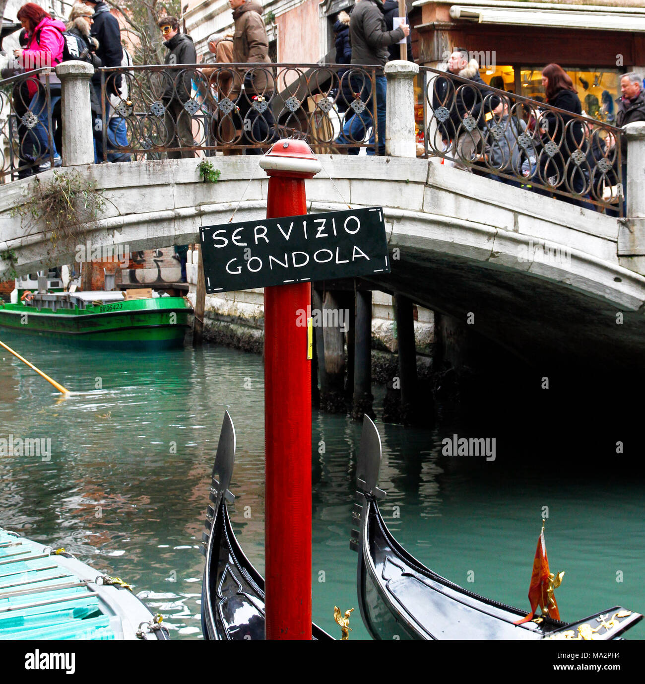 Gondola mooring pole hi-res stock photography and images - Alamy