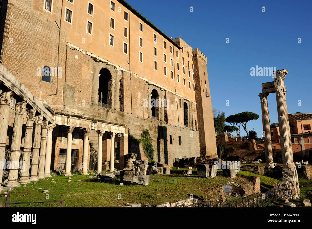 Portico of the roman forum hi-res stock photography and images - Alamy