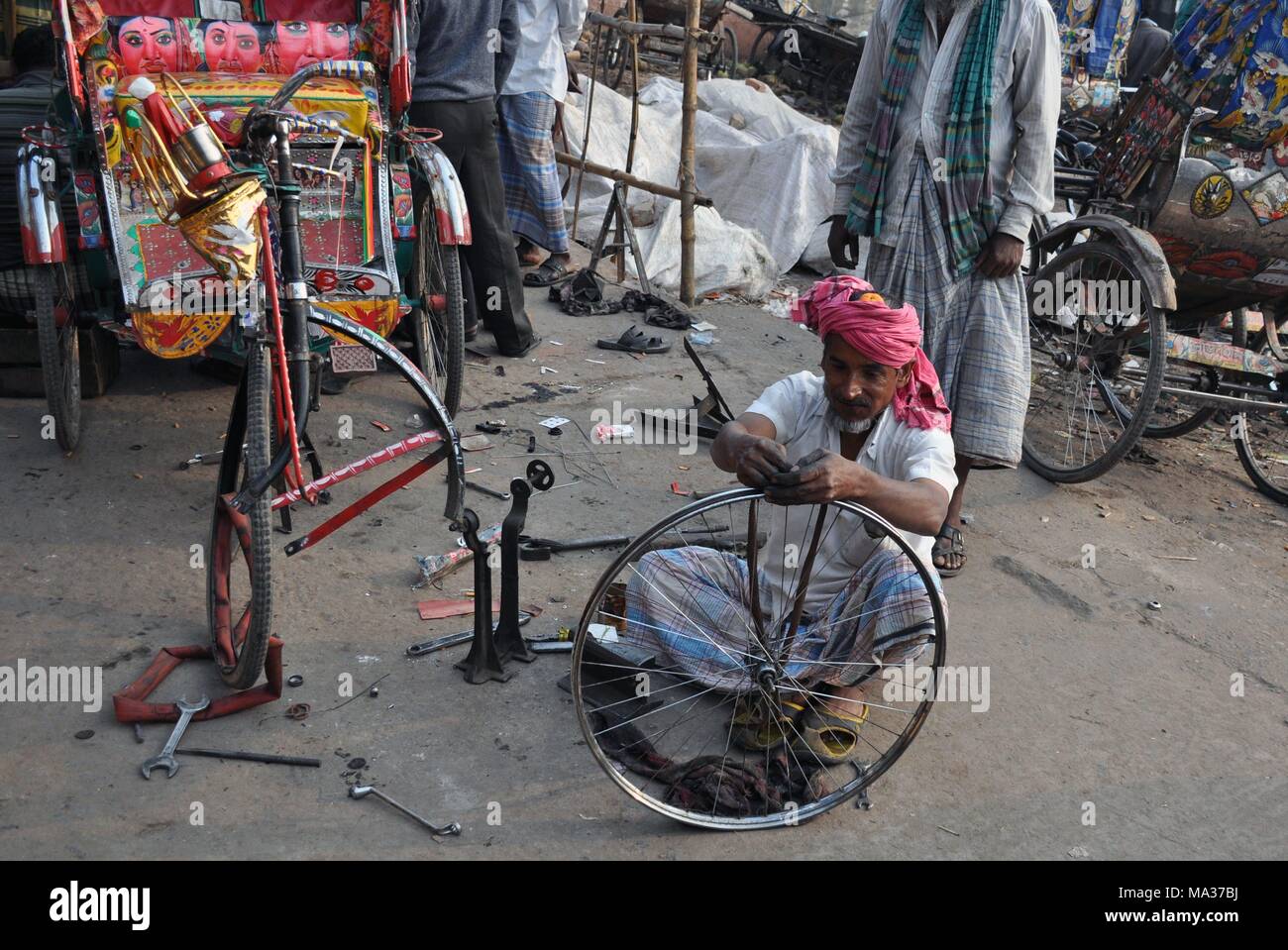 Dhaka rickshaw repair hi-res stock photography and images - Alamy