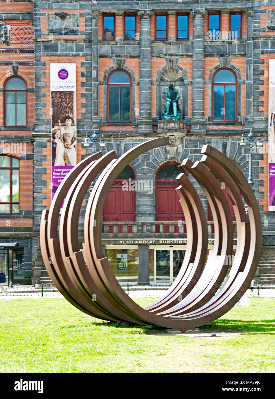 Bergen sculpture hi-res stock photography and images - Alamy