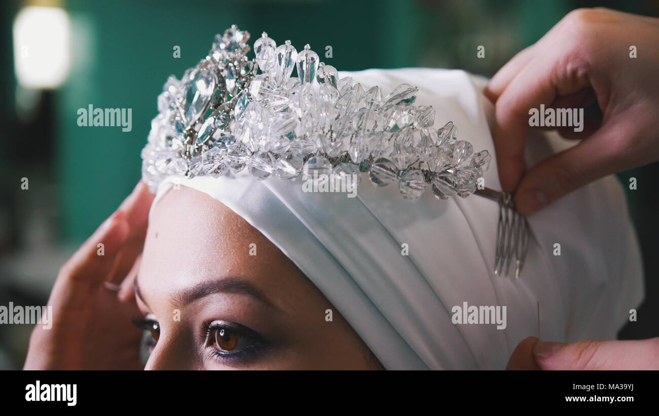Beautiful muslim bride up hi-res stock photography and images - Alamy