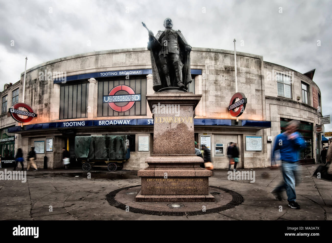 London Underground Tube Station: Tooting Broadway Stock Photo - Alamy
