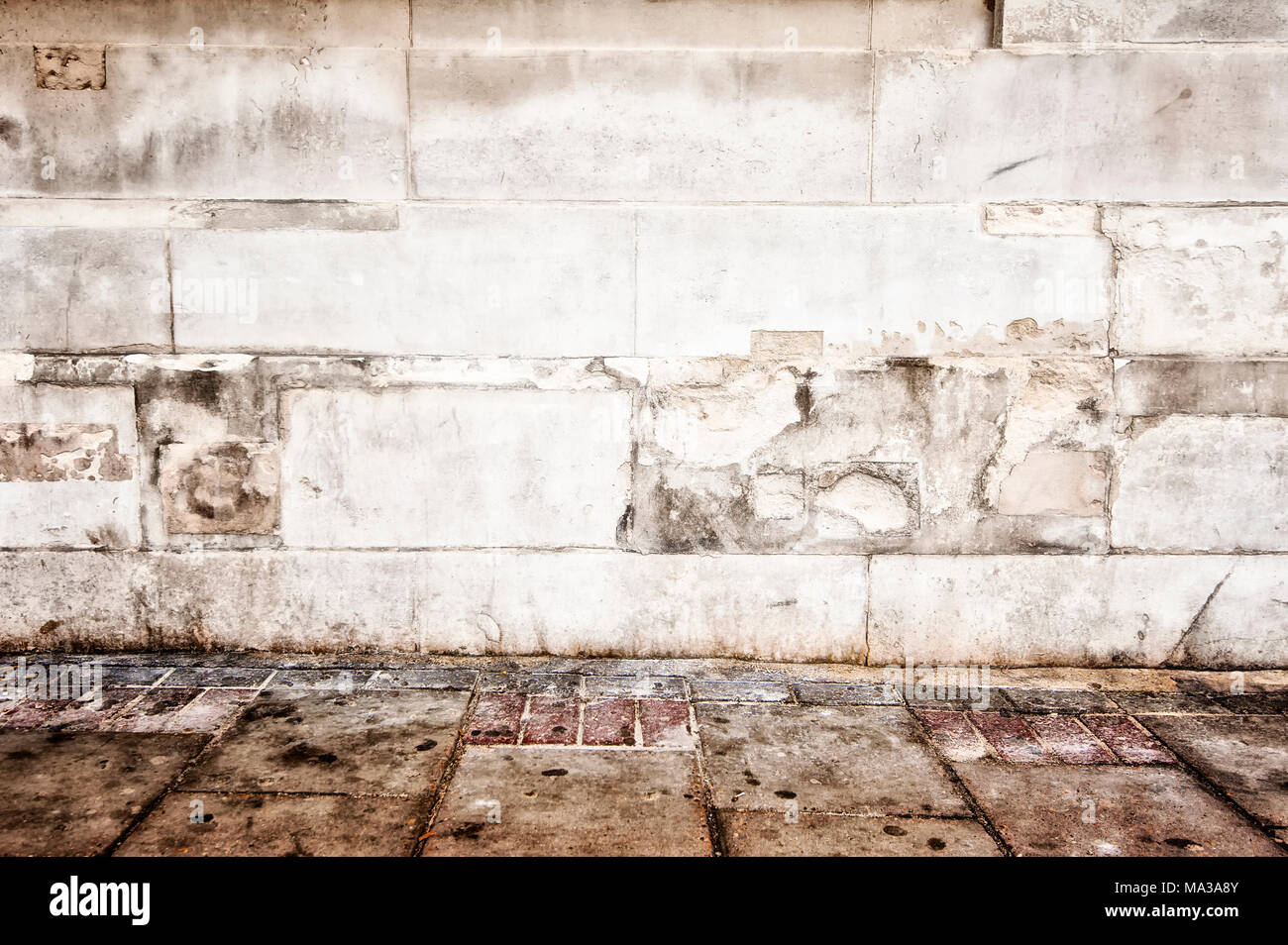 London Underground Tube Station: South Wimbledon Stock Photo - Alamy