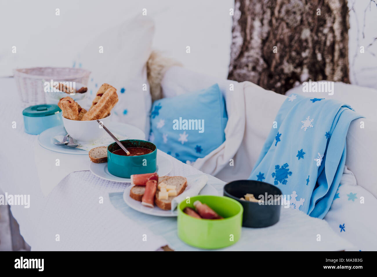 Outdoor light and table hi-res stock photography and images - Alamy