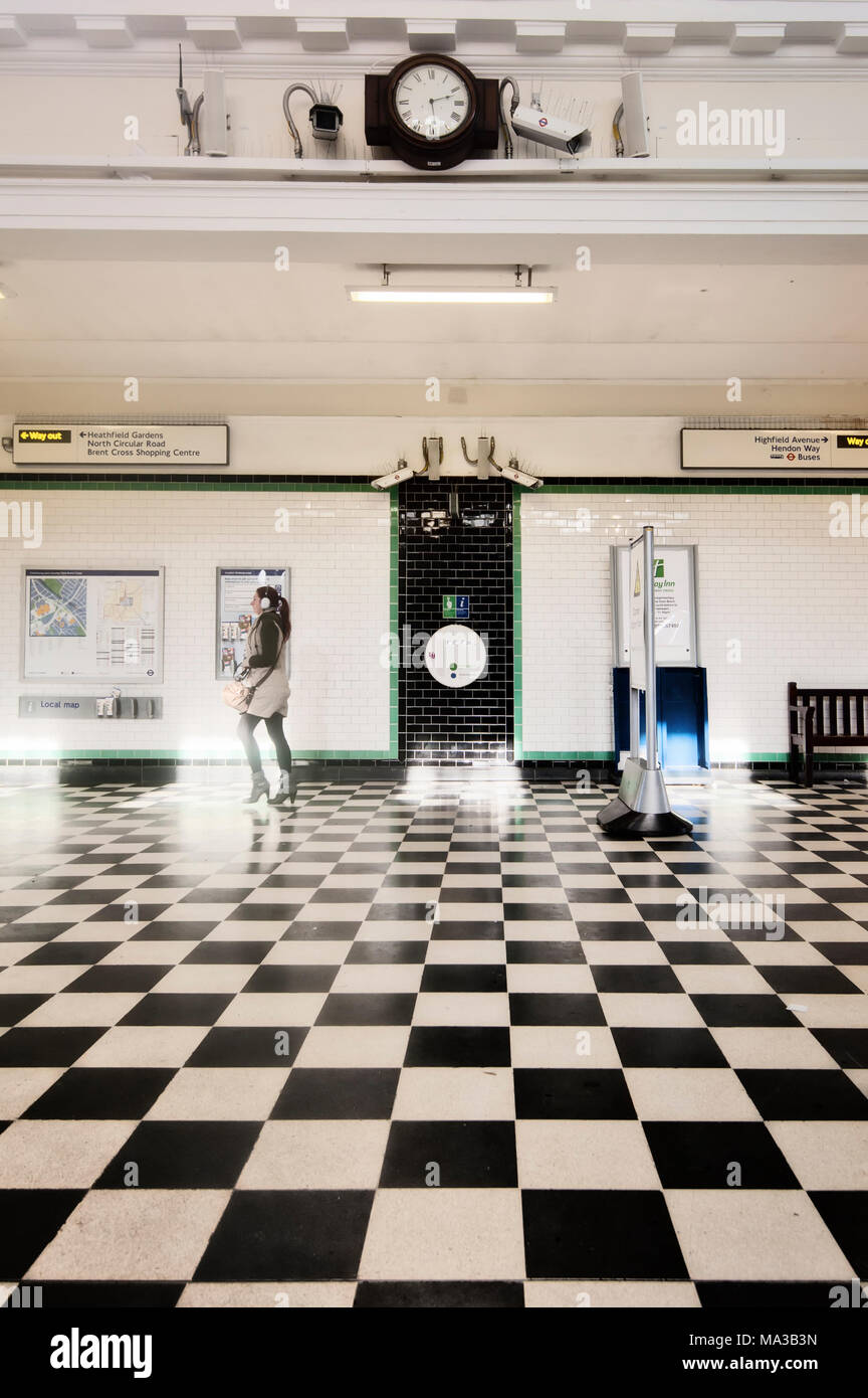 London Underground Tube Station: Brent Cross Stock Photo - Alamy