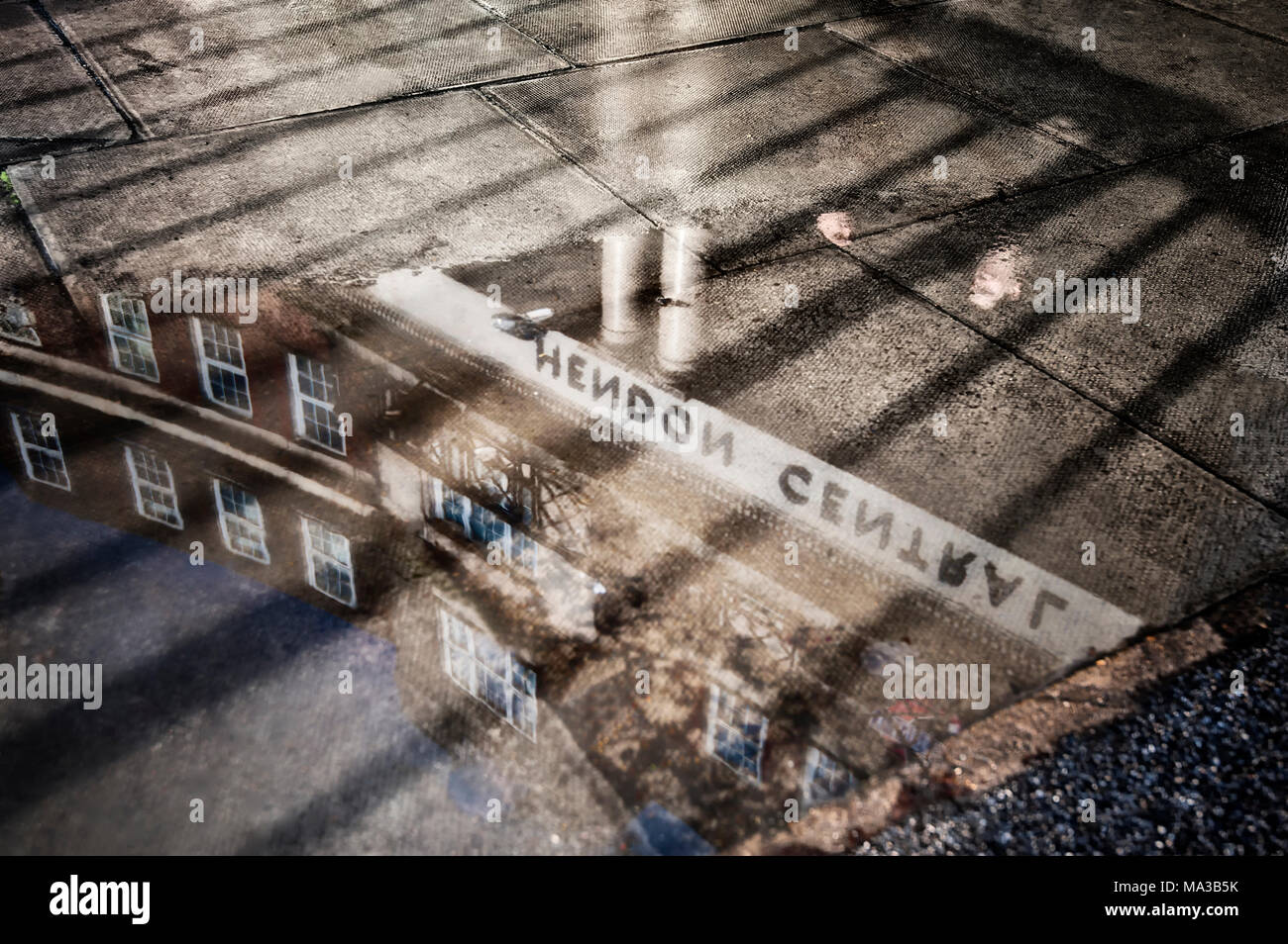 London Underground Tube Station: Hendon Central Stock Photo - Alamy