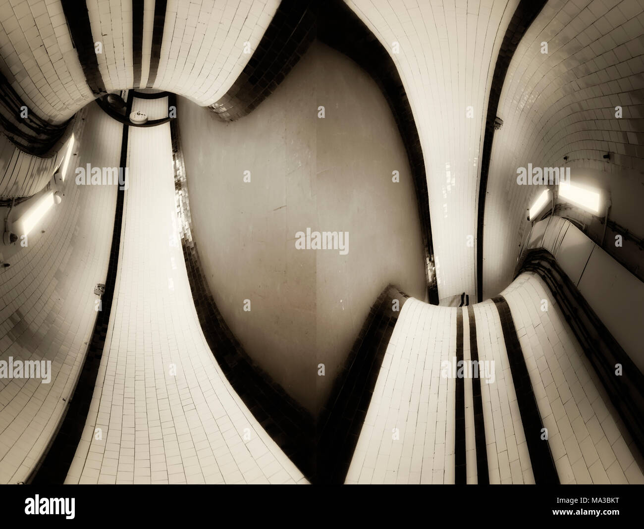 Archway underground tube hi-res stock photography and images - Alamy