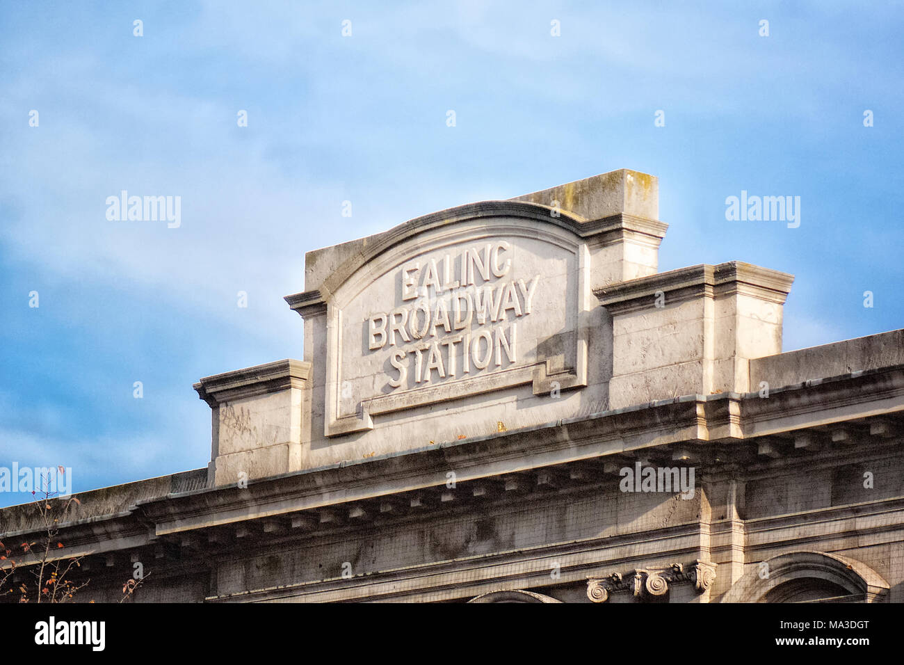 London Underground Tube Station: Ealing Broadway Stock Photo - Alamy