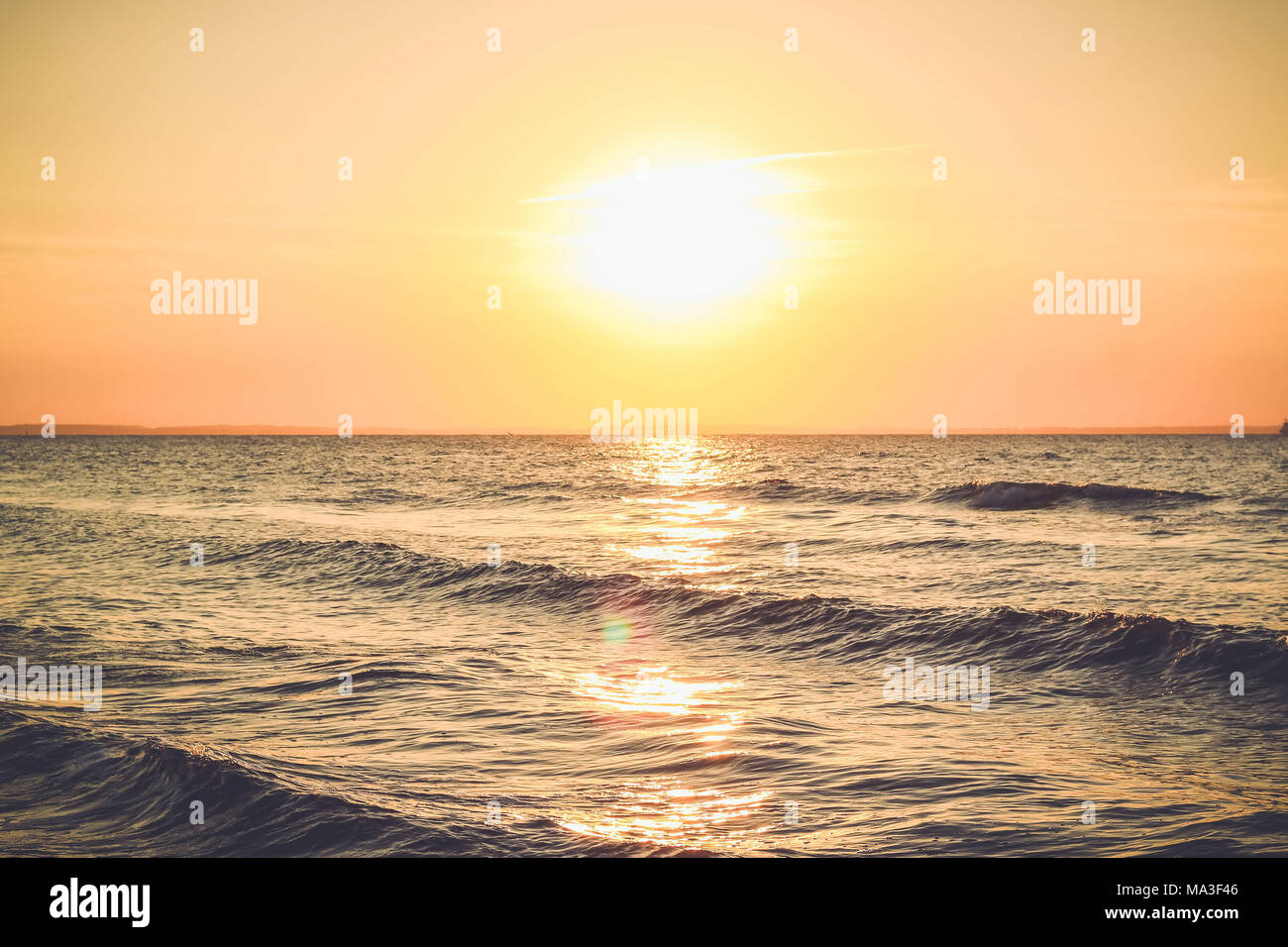 And water waves hi-res stock photography and images - Alamy