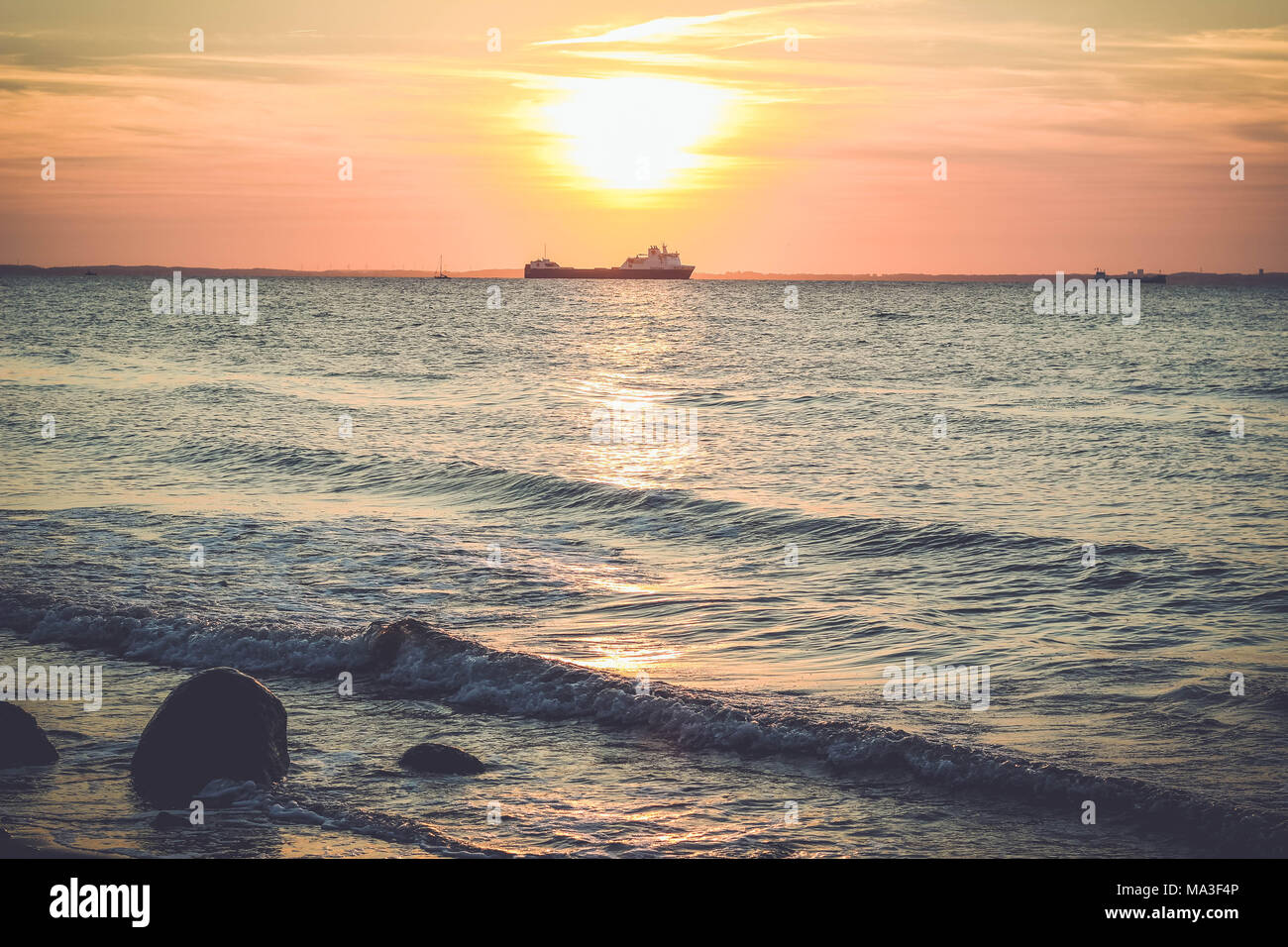 And water waves hi-res stock photography and images - Alamy
