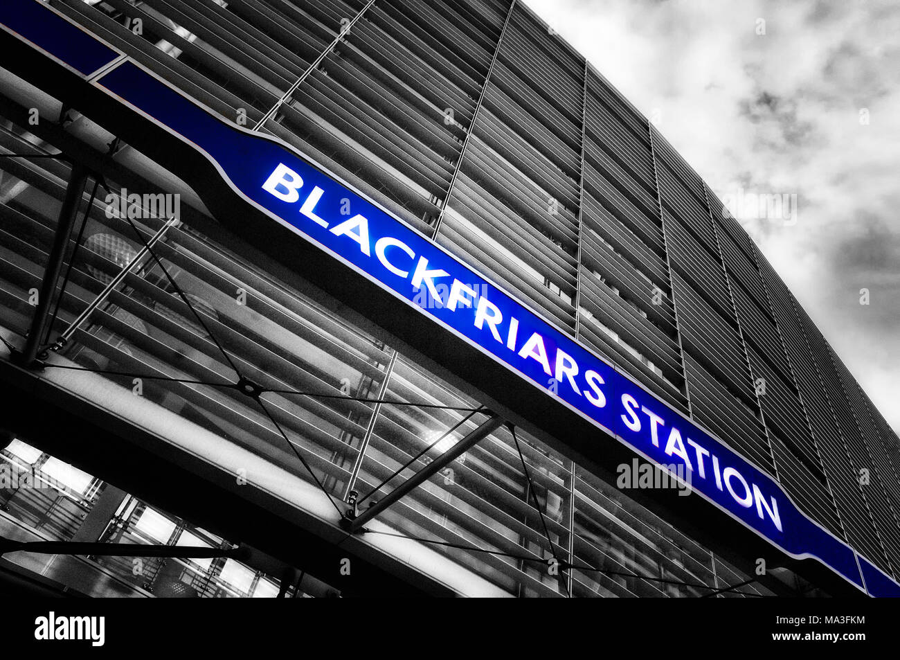 London Underground Tube Station: Blackfriars Stock Photo - Alamy