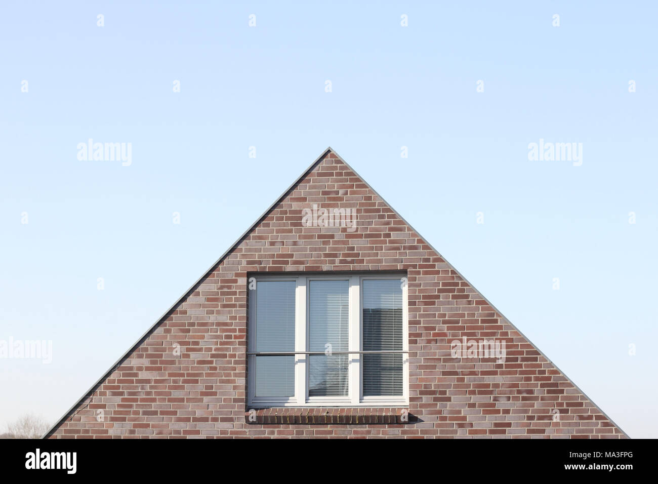 Triangle house design hi-res stock photography and images - Alamy