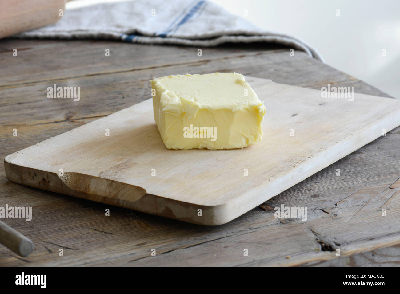 Wooden butter board hi-res stock photography and images - Alamy