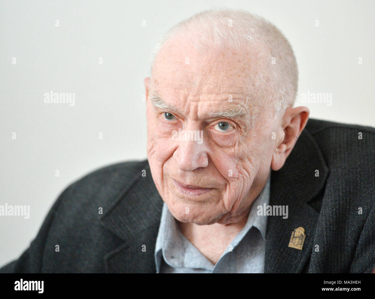 Confocal microscope hi-res stock photography and images - Alamy