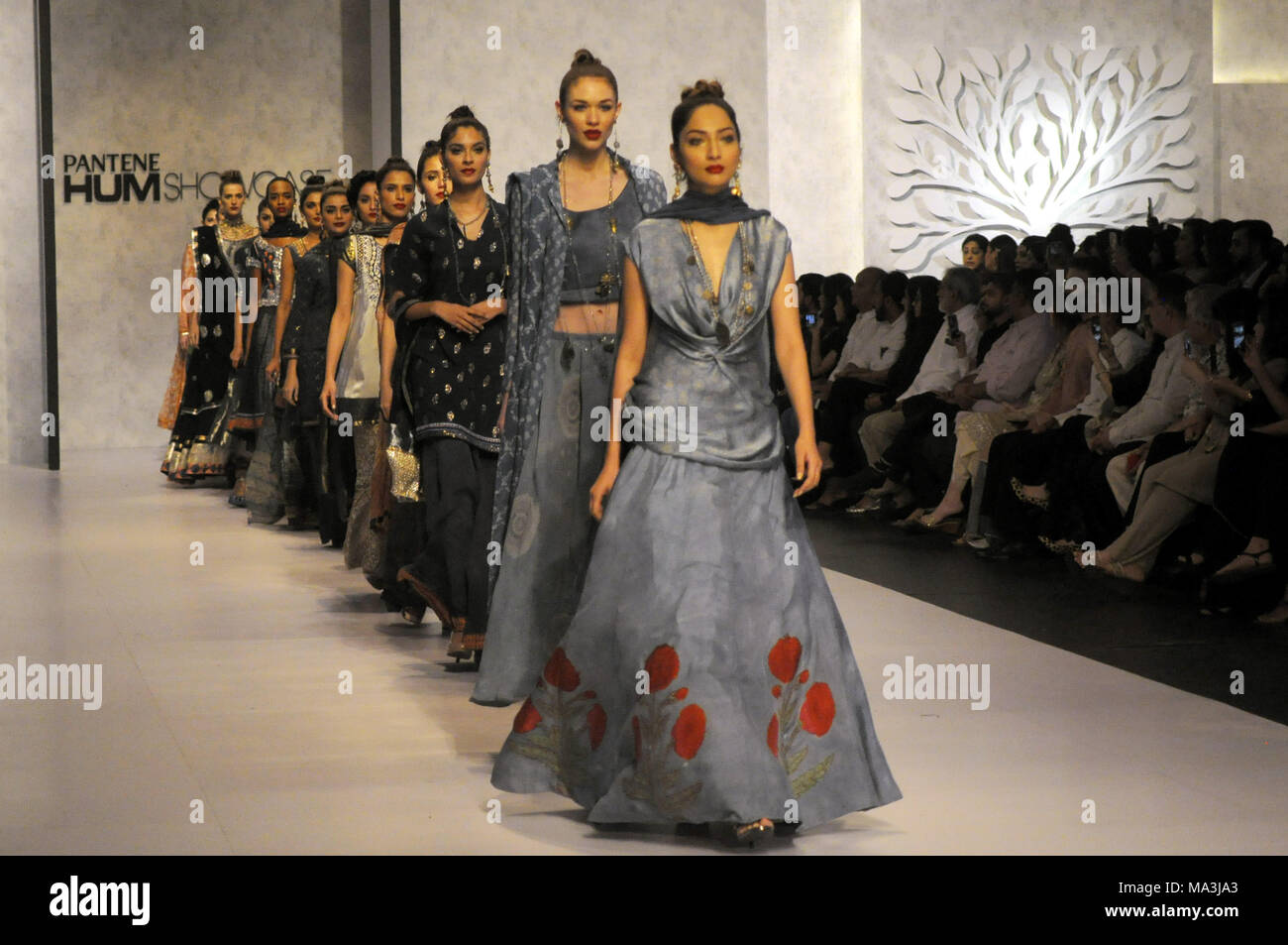 Faiza hi-res stock photography and images - Alamy