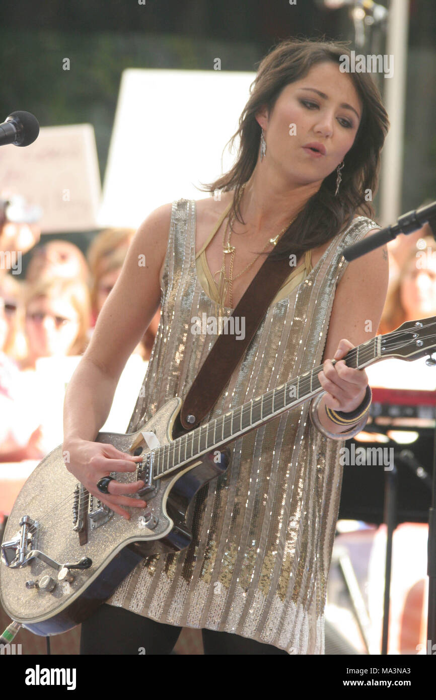 KT Tunstall 2007 Photo By John Barrett/PHOTOlink. Photo via Newscom ...