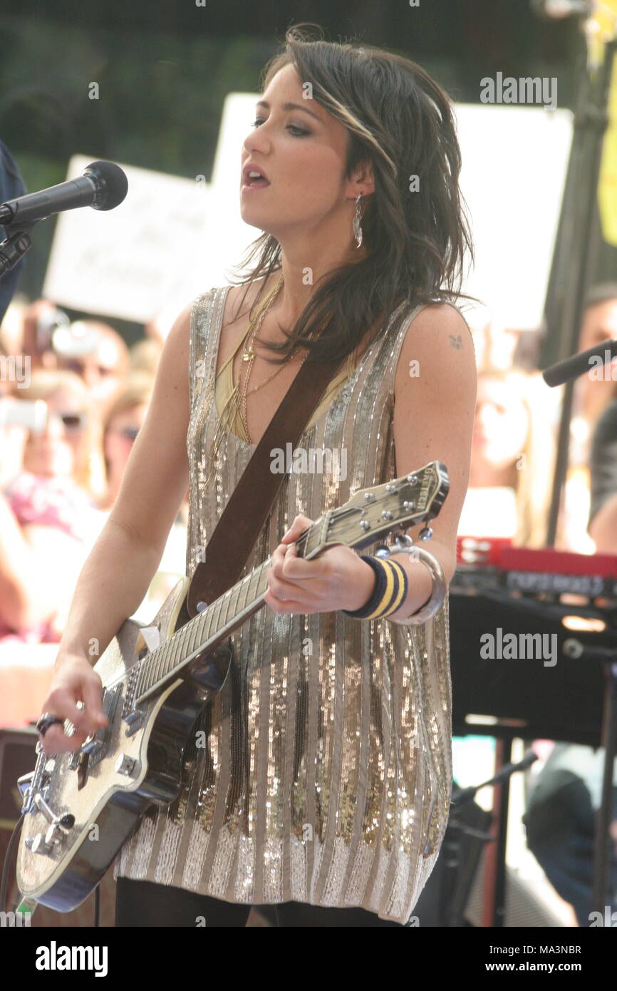 KT Tunstall 2007 Photo By John Barrett/PHOTOlink. Photo via Newscom ...