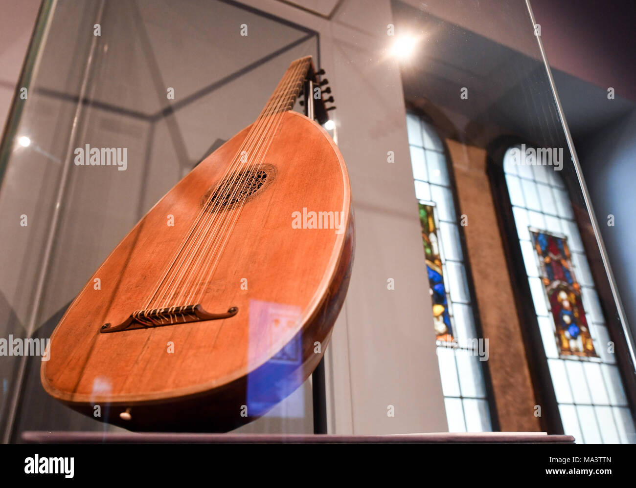 Plucked string instrument hi-res stock photography and images - Alamy