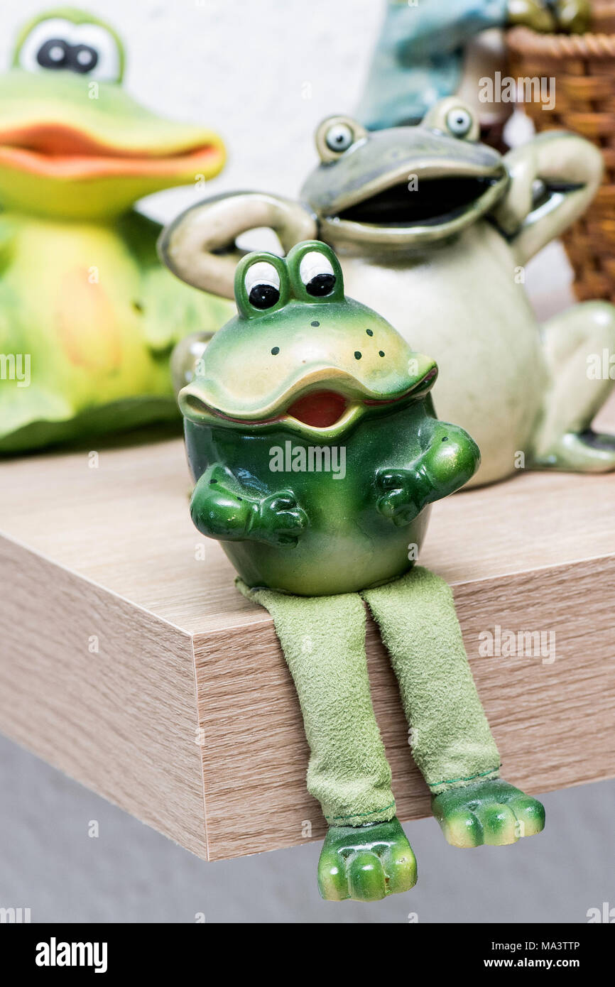 Weather frog hi-res stock photography and images - Alamy