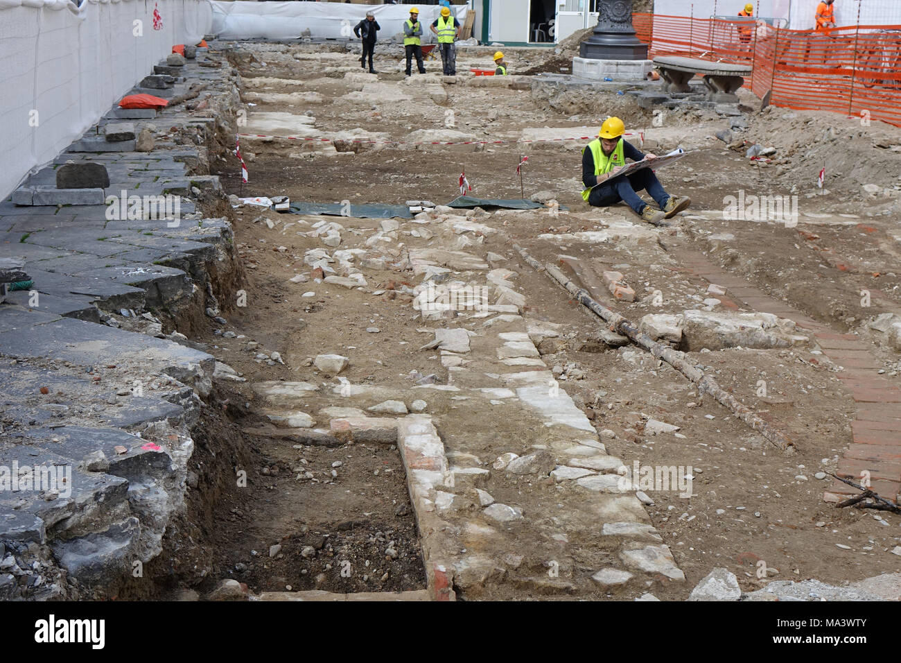Florence, The ancient Florence resurfaces under the paved nineteenth ...