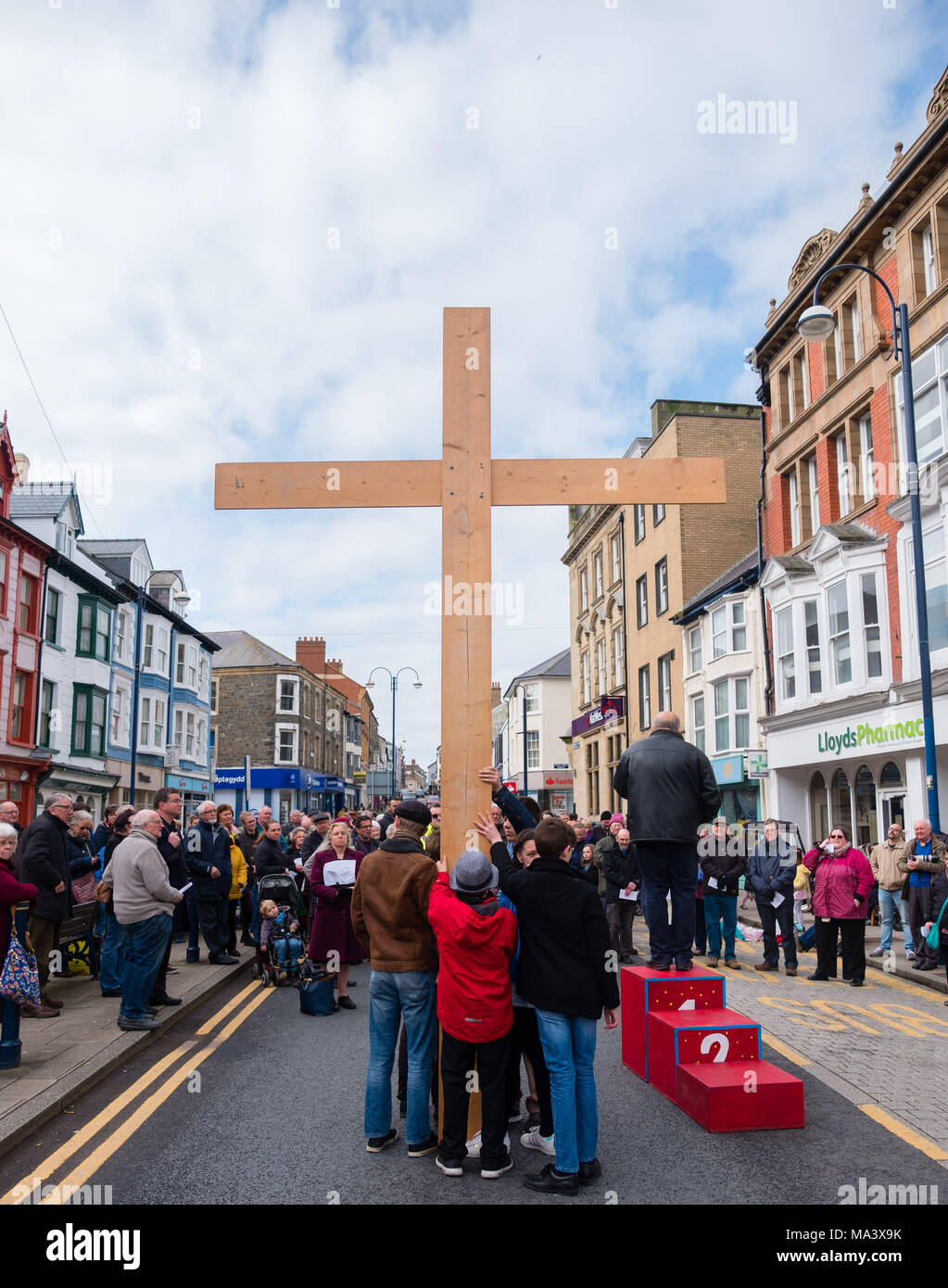 Preacher in front of crowd hi-res stock photography and images - Alamy