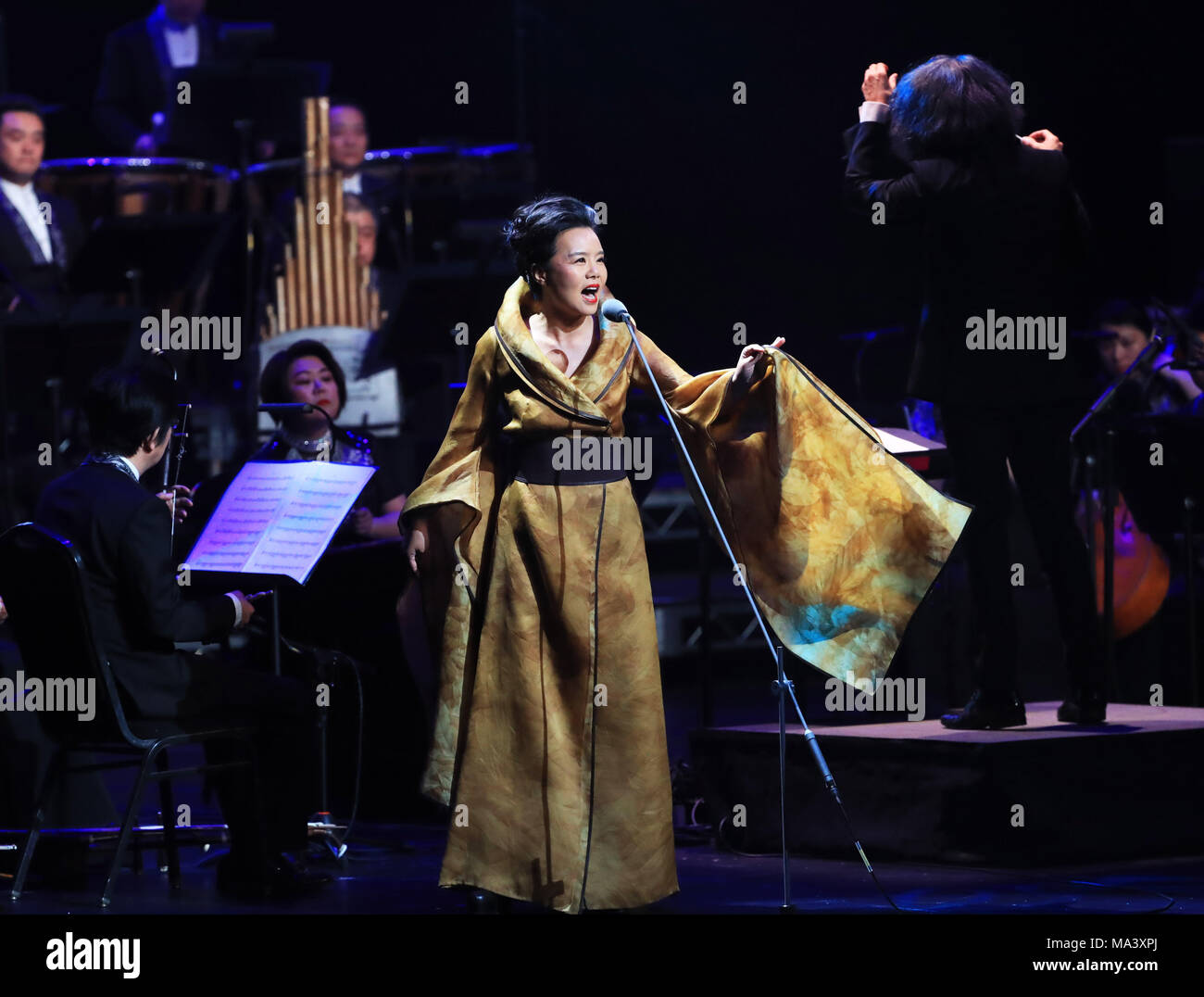 Los Angeles, USA. 29th Mar, 2018. Chinese singer Gong Linna performs ...