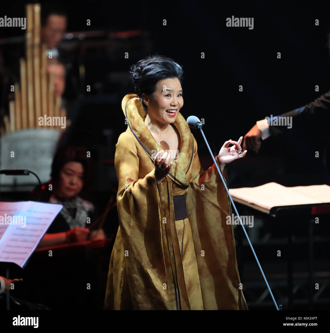 Los Angeles, USA. 29th Mar, 2018. Chinese singer Gong Linna performs ...