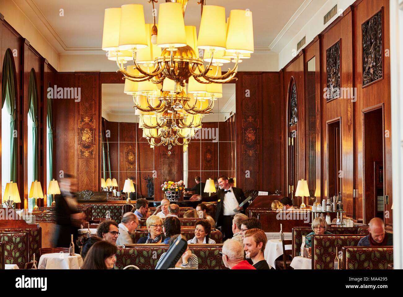 Cafe landtmann vienna hi-res stock photography and images - Alamy