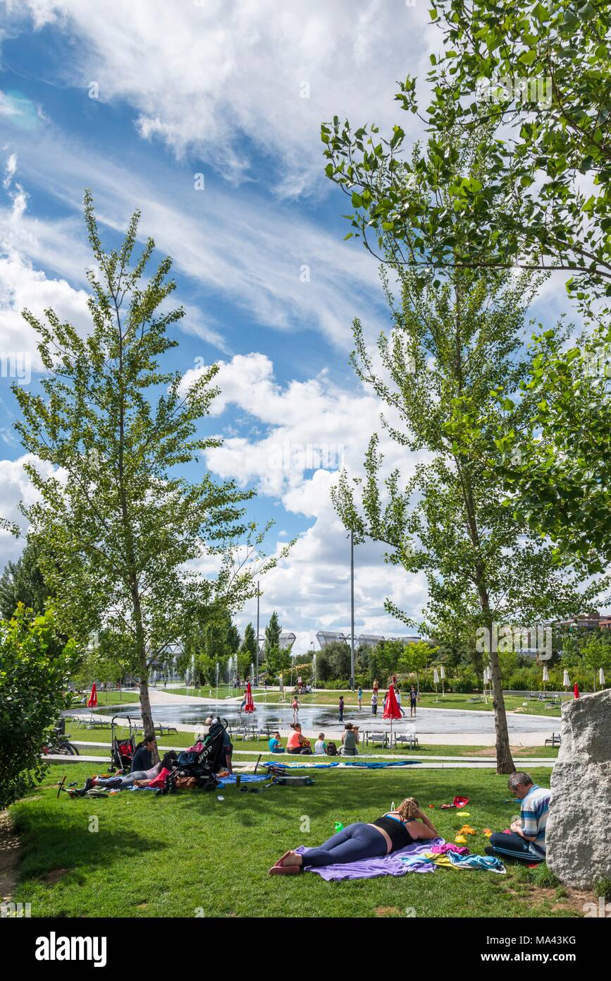 Parque madrid río hi-res stock photography and images - Alamy