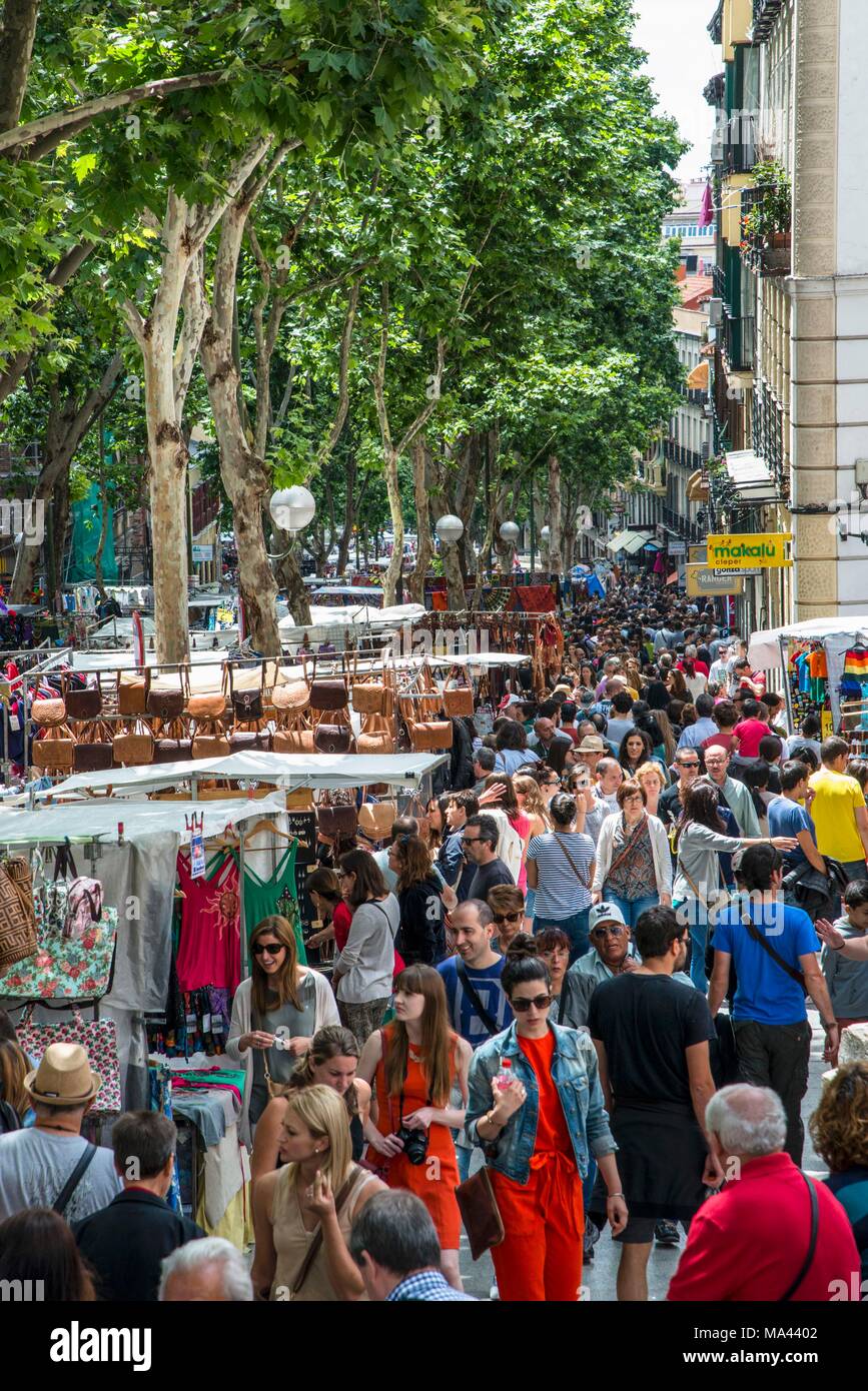 El Rastro flea market in Madrid, Spain Stock Photo - Alamy