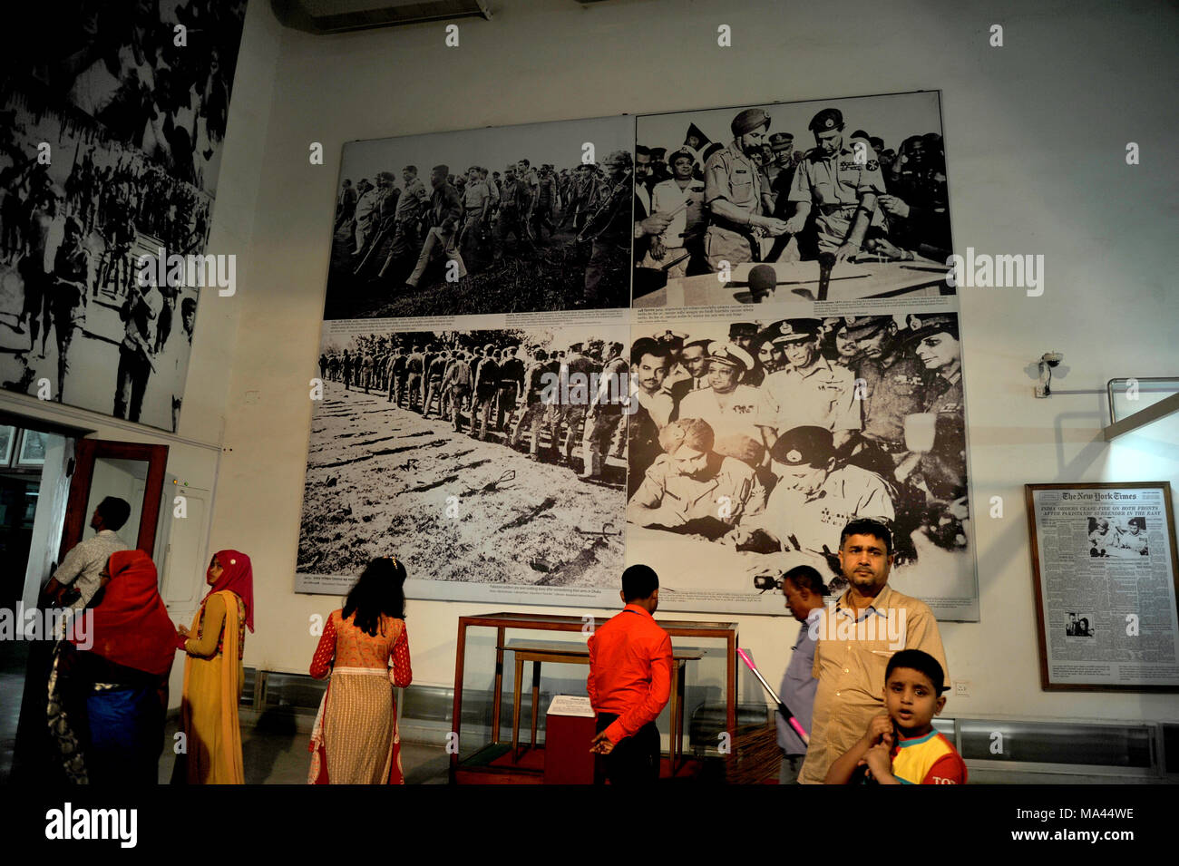 Bangladesh National museum in Dhaka Stock Photo - Alamy