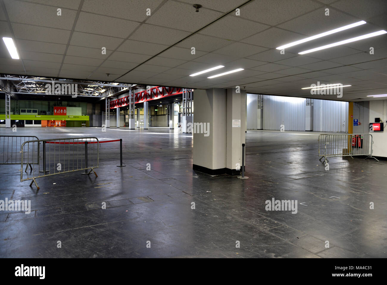 Empty exhibition hall hi-res stock photography and images - Alamy
