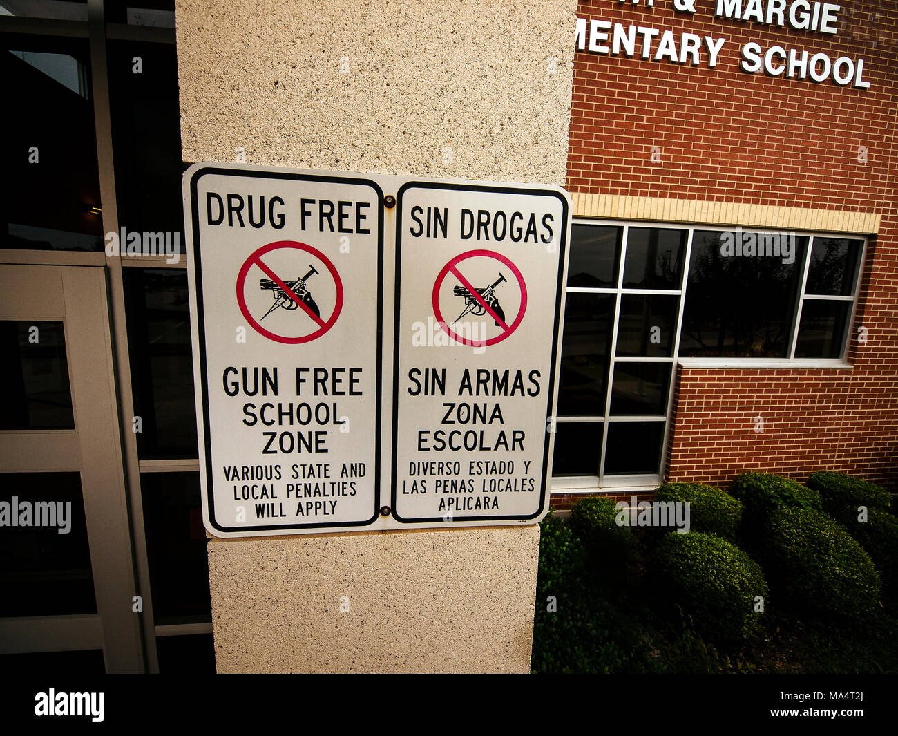 Bilingual classroom hi-res stock photography and images - Alamy