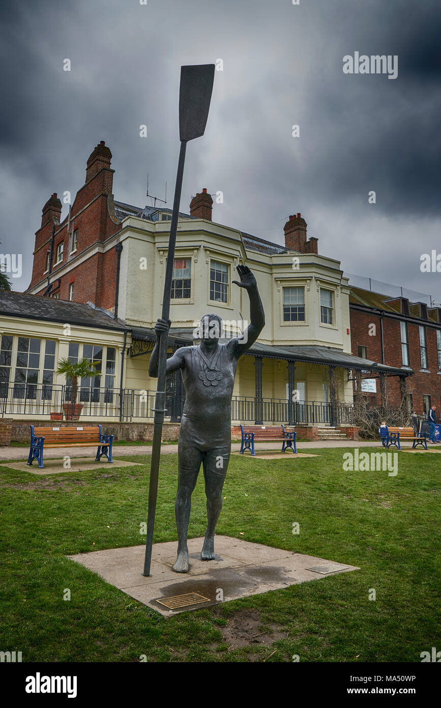 marlow statue of Steve Redgrave Stock Photo - Alamy
