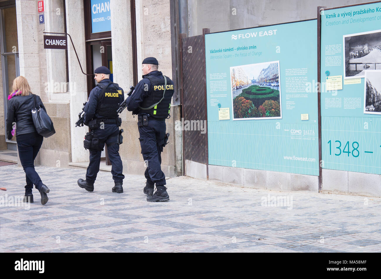 heavily armed police patrol Stock Photo - Alamy