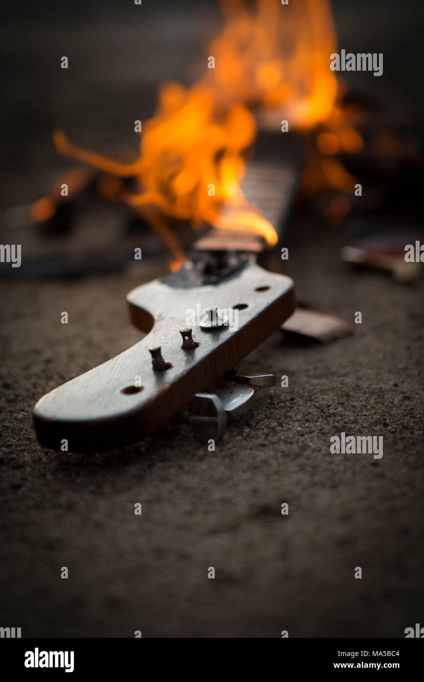 Broken electric guitar hi-res stock photography and images - Alamy