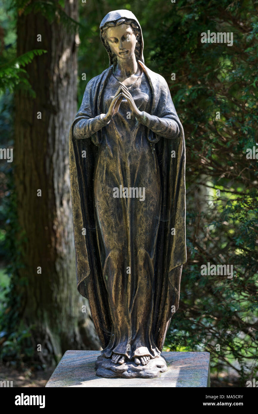 Orante, or female praying figure hi-res stock photography and images ...