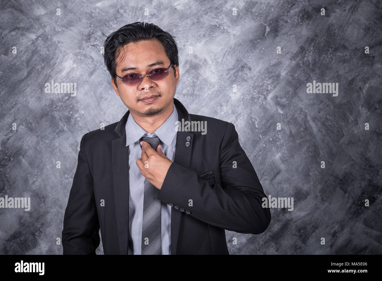 Asian male suit and tie hi-res stock photography and images - Alamy