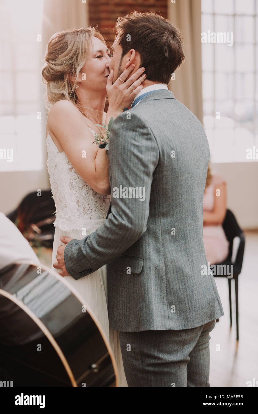 Happy bridal couple, hug, kiss Stock Photo - Alamy