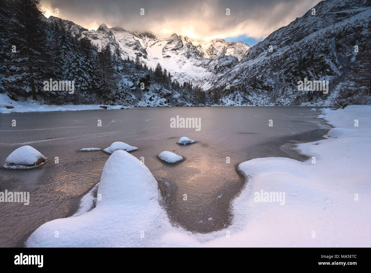 Aviolo mount hi-res stock photography and images - Alamy