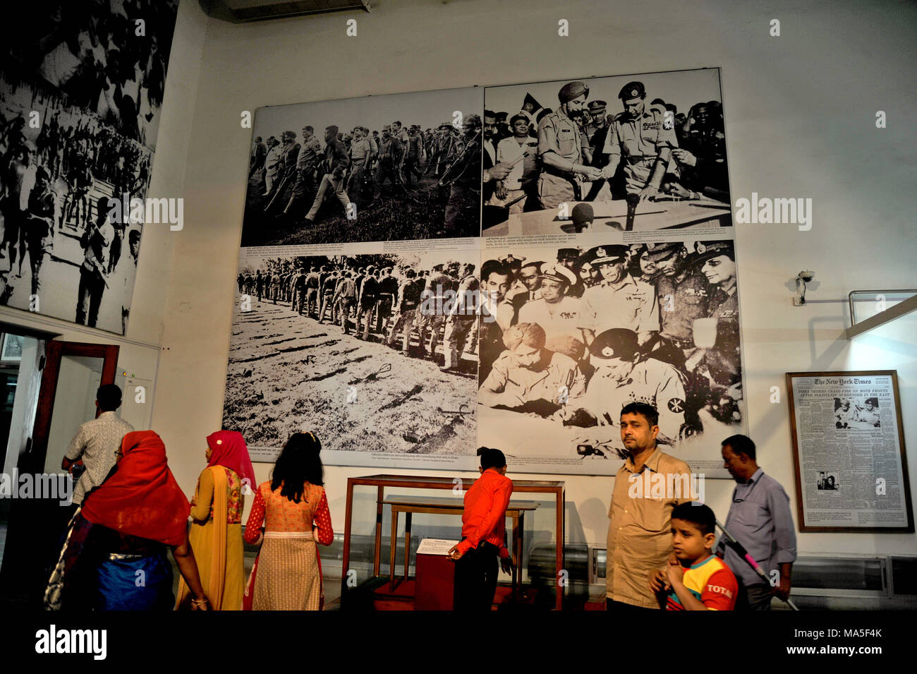 Bangladesh National museum in Dhaka Stock Photo - Alamy