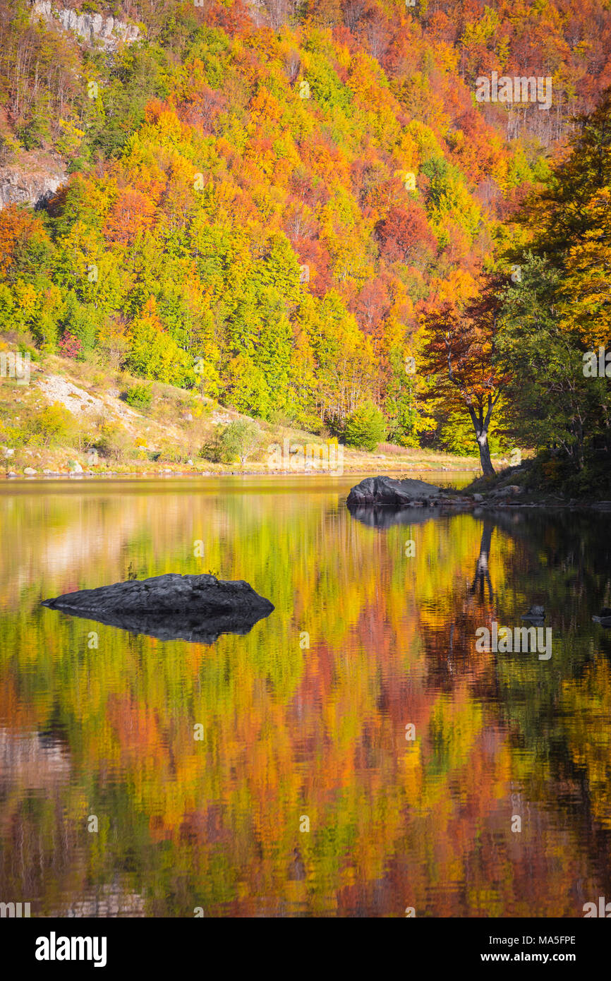 Lago scale hi-res stock photography and images - Alamy