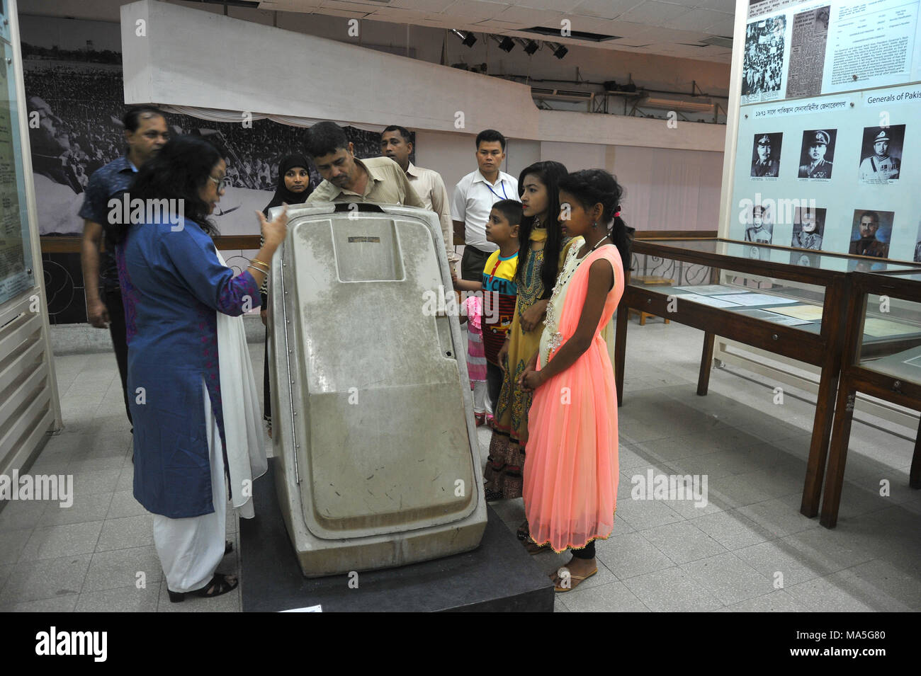 Bangladesh National museum in Dhaka Stock Photo - Alamy