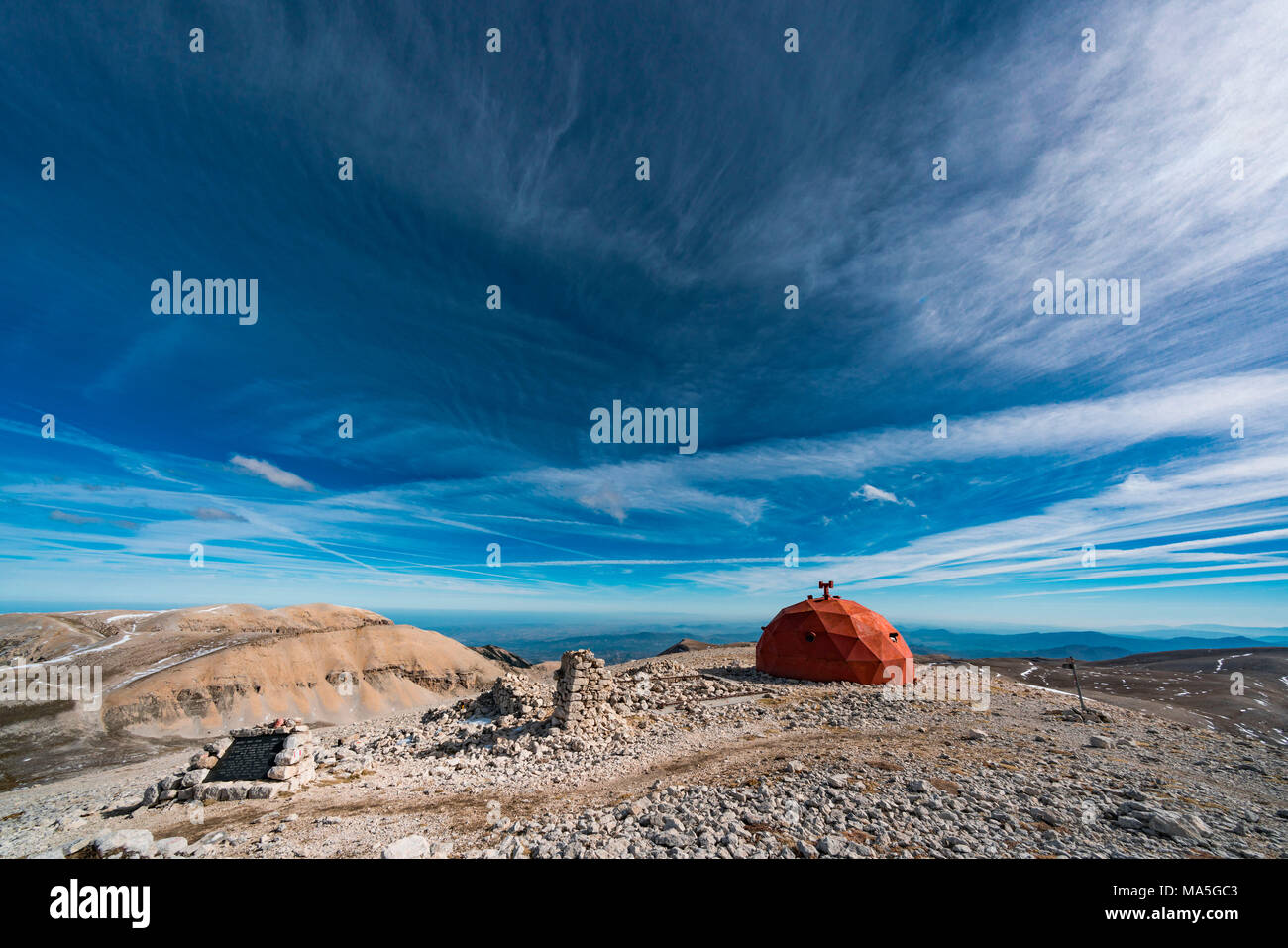Bivacco Pelino on Monte Amaro, Maiella, L'Aquila province, Abruzzo ...