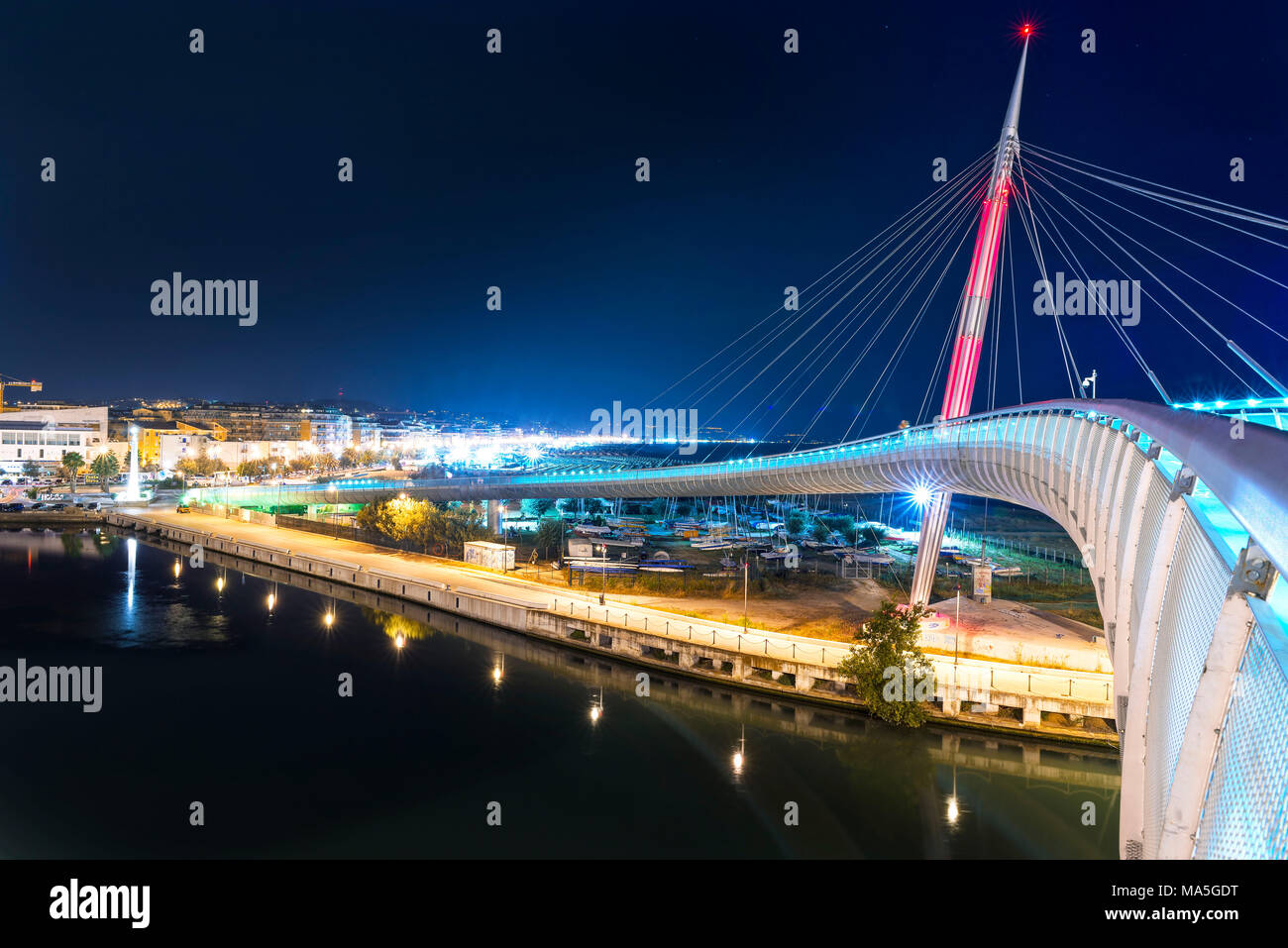 Cyclopedonable bridge hi-res stock photography and images - Alamy